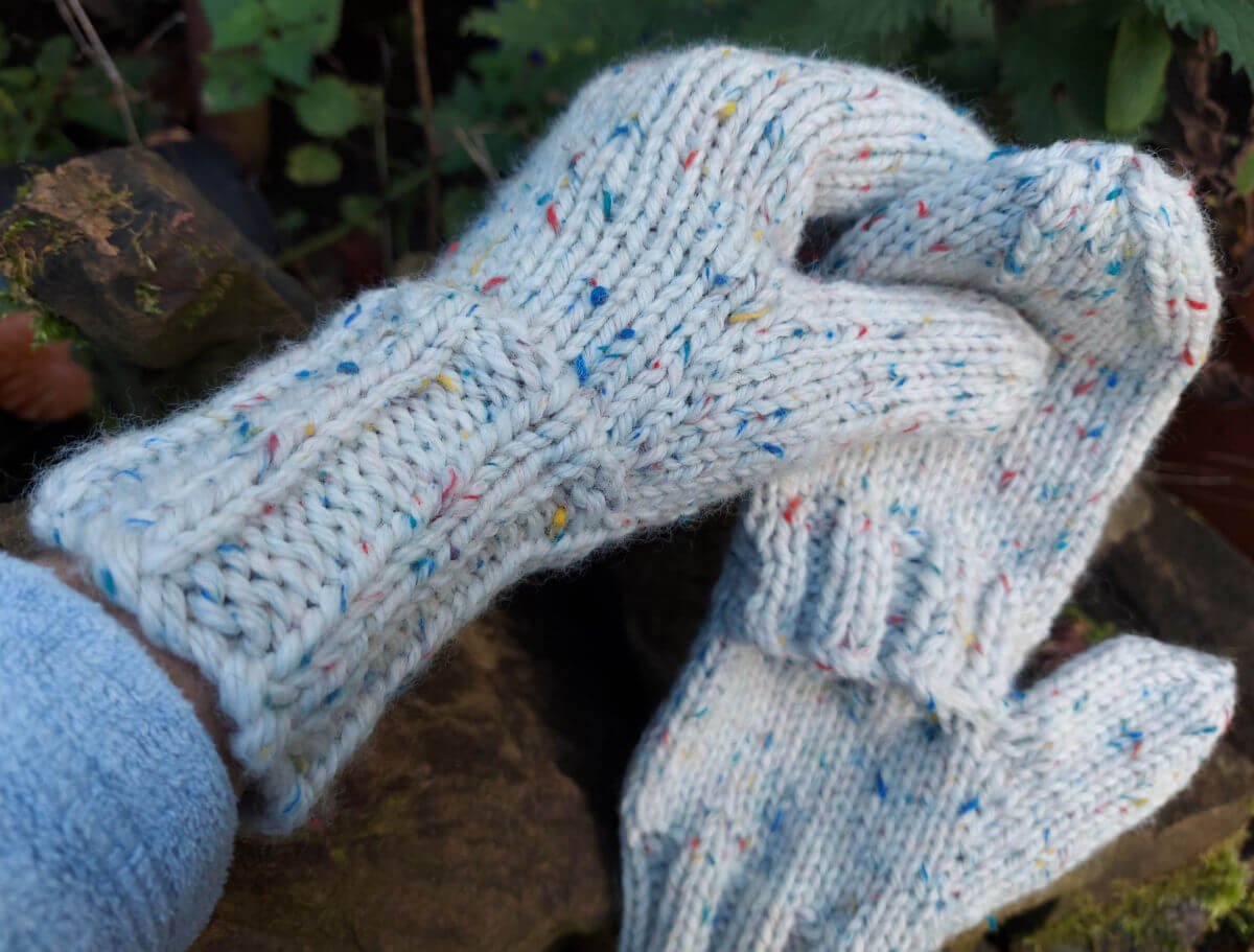 Split Mittens pattern update :::::: Blogtober 2022 : Day 28 – Winwick Mum