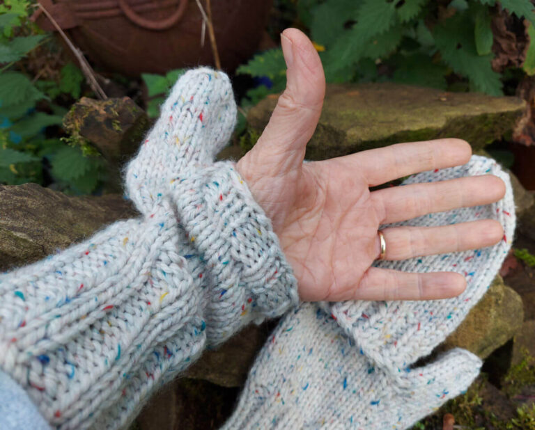 Split Mittens pattern update :::::: Blogtober 2022 : Day 28 – Winwick Mum