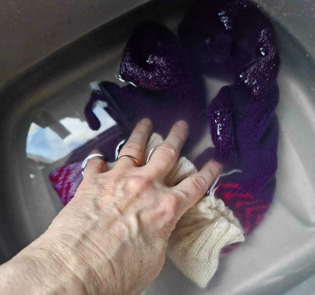 Blocking socks with sock blockers – Winwick Mum